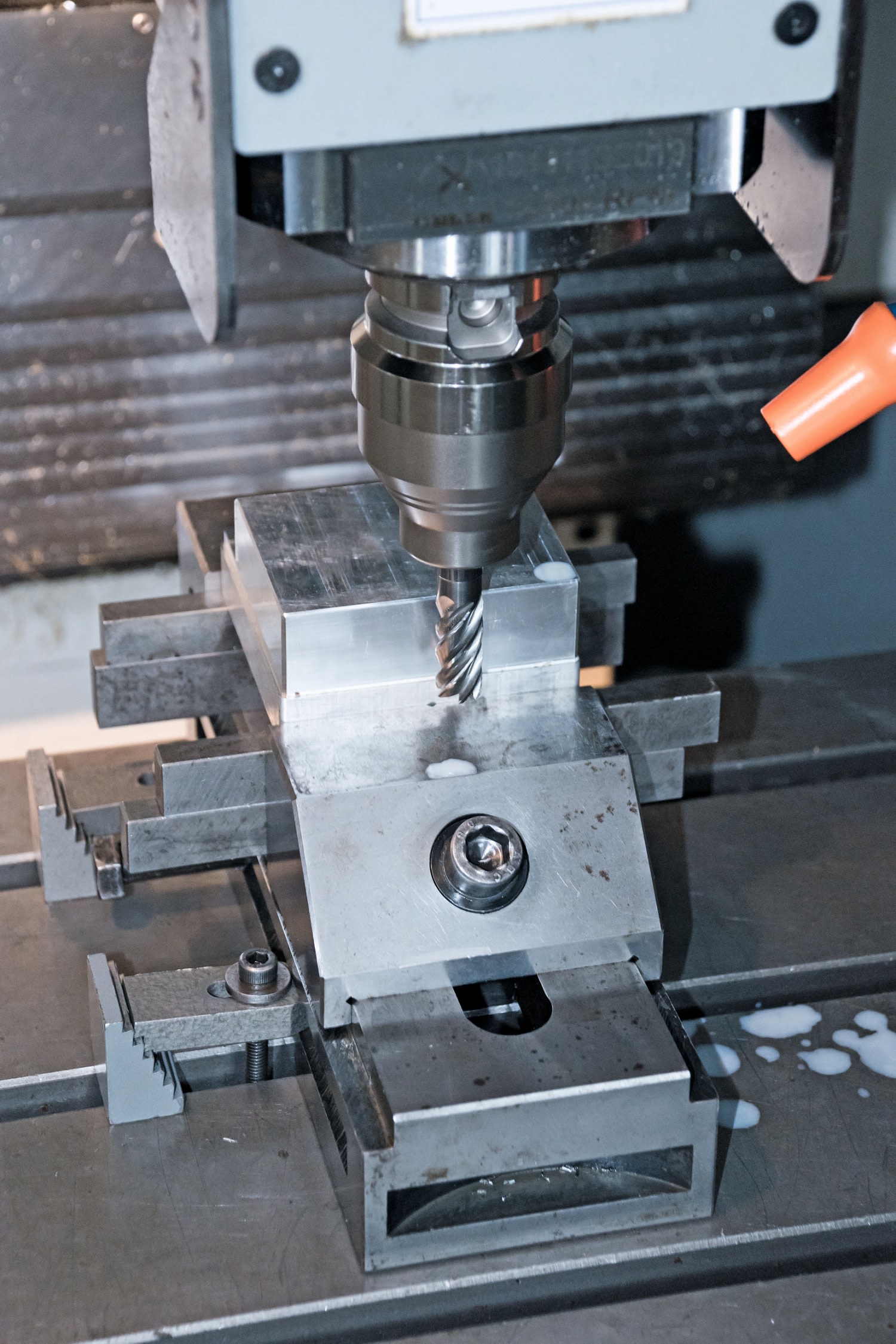 Mikrofilter in der Werkzeugschleiftechnik. Saubere Maschinen - Top Oberflächen